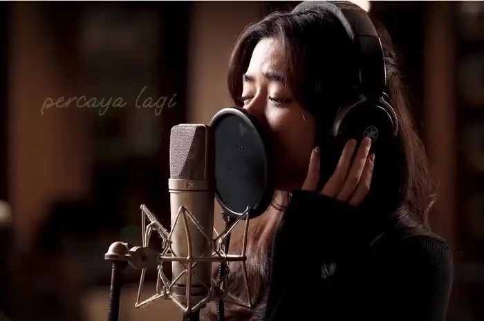 Lirik Lagu Berhenti Berharap - Aqeela Calista, OST. Rumah Untuk Alie ...