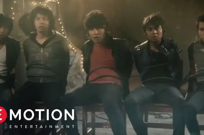 Lirik Lagu 'Cinta Itu Buta' oleh Armada (Biarlah orang berkata apa ...