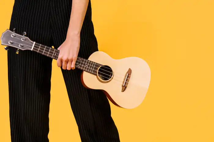 Lirik dan Arti Lagu Honey There's The Door - Haley Reinhart - Sonora.id