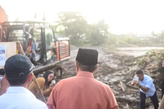Gubernur Herman Deru Tinjau Pembangunan Slab on Pile Jalan Lettu Karim ...