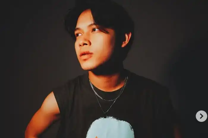 Lirik Lagu Pesona Sederhana - Rony Parulian dan Makna Lagunya - Sonora.id