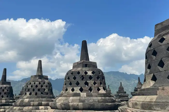 Tema Waisak 2025 Lengkap dengan Rangkaian Acara Waisak 2569 BE - Sonora.id