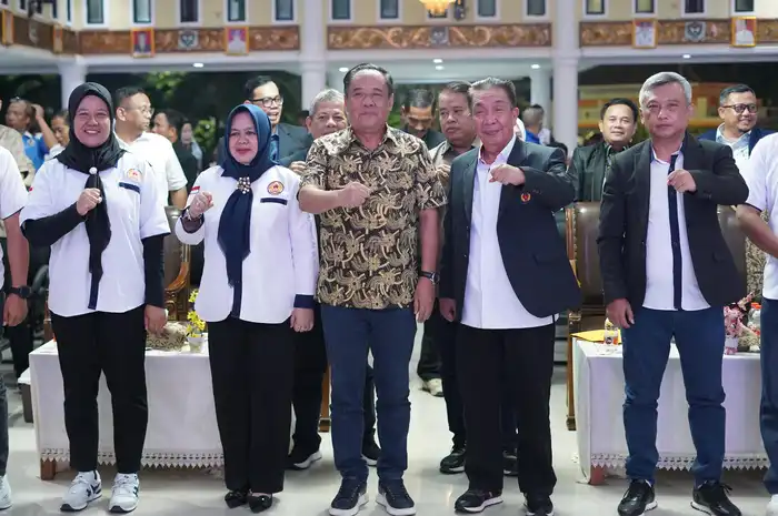 Wagub Sumsel Cik Ujang Kukuhkan Pengurus KONI Muara Enim 2025–2029, Dorong Persiapan Menuju ...