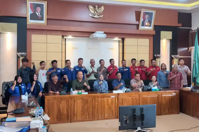 Link-AR Borneo dan Aliansi Buruh Kebun Sawit Lakukan Mediasi Ke DPRD Provinsi Kalbar Bahas ...