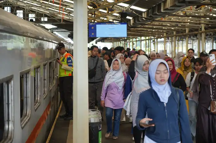 Libur Panjang Waisak 2025, Daop 2 Bandung Siapkan 124 Ribu Kursi Kereta Api - Sonora.id