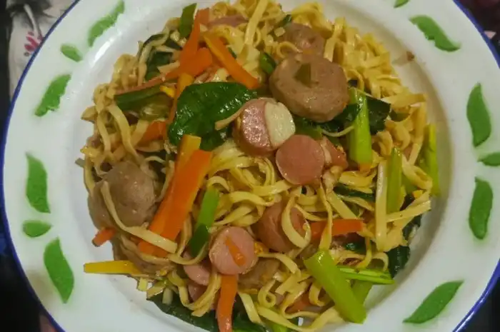 Resep Membuat Mie Telur Masak Goreng yang Berlimpah Topping - Sonora.id