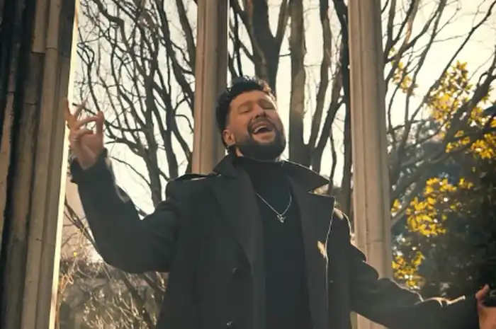 Lirik Lagu Die For You - Calum Scott: Terjemahan dan Makna Lagunya ...