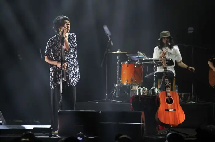 Lirik Lagu 'Hitam Putih' – FourTwnty, Lengkap dengan Maknanya - Sonora.id