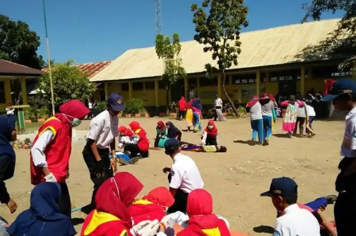 30 Contoh Deskripsi Ekskul PMR Terbaru di Raport SD, SMP, SMA yang ...