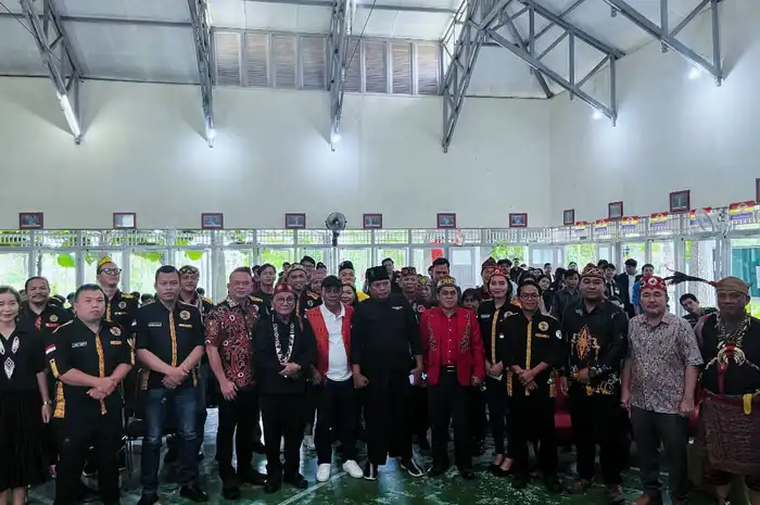 Ketua Umum DAD Provinsi Kalbar Lantik Pengurus Baru Pemuda Dayak Kalbar Periode 2025–2028 ...