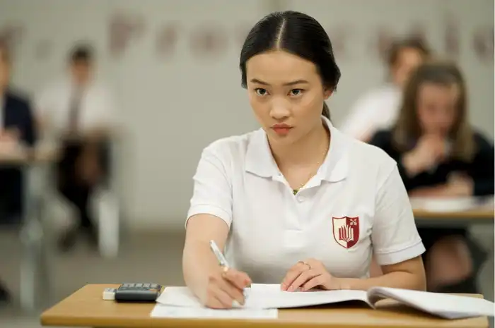 Review Film Bad Genius Versi Amerika, Strategi Curang si Cerdik Lynn ...