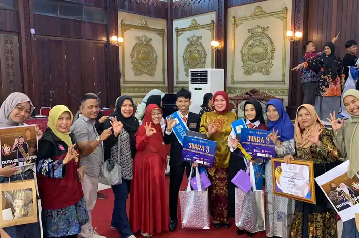 Izwar dan Alya Raih Juara 3 Duta Genre Kalbar 2025, DP3KB Kubu Raya: Ini Bukti Kolaborasi dan ...