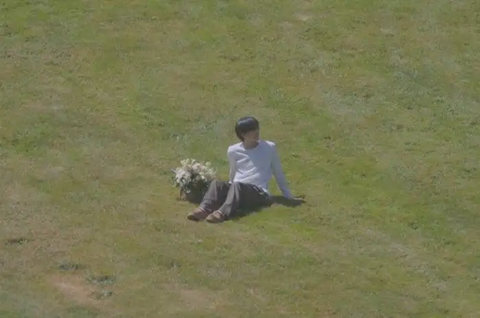 Lirik Lagu 'flower' oleh yung kai dan Terjemahan Bahasa Indonesianya - Sonora.id