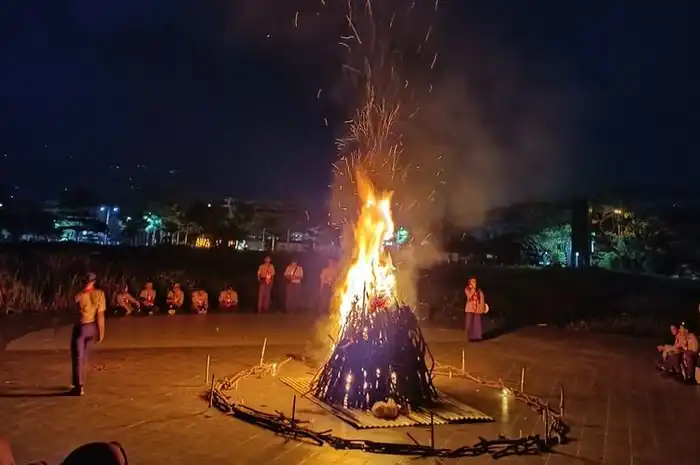 5 Contoh Susunan Upacara Api Unggun Hari Pramuka 2025 Lengkap dari Awal ...