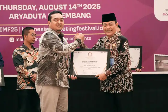 PLN UID S2JB Diakui dalam Dunia Pemasaran, GM Adhi Herlambang Terima Penghargaan Bergengsi ...