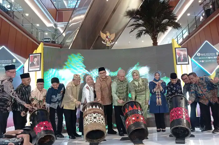 FESyar KTI 2025 Resmi Dibuka di Pontianak, Dorong Indonesia Jadi Pusat Ekonomi Syariah Dunia ...