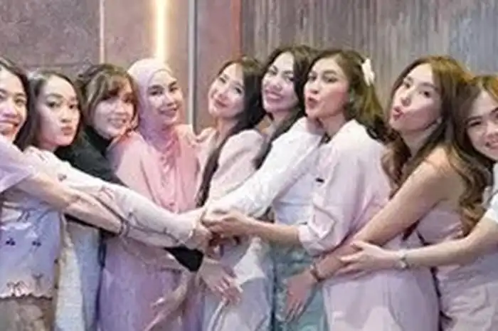 Lirik Lagu 'Pura-pura Cinta' dari Cherrybelle Viral di TikTok - Sonora.id