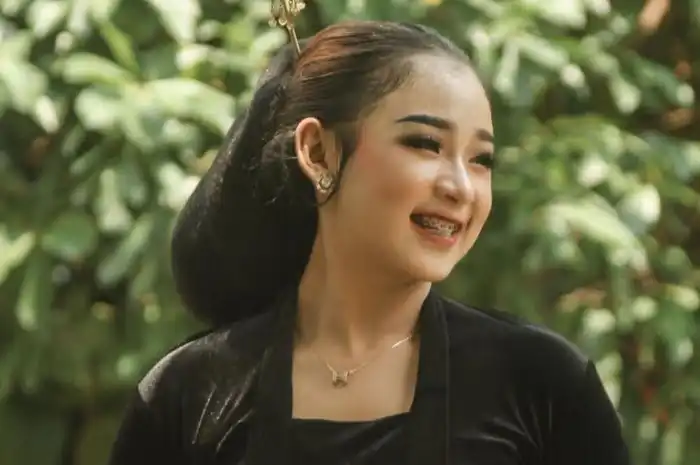 Lirik Lagu 'Bokong Semok' - Niken Salindry, Lengkap dengan Terjemahan ...