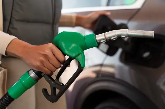 Daftar Harga BBM Pertamina Terbaru Oktober 2025: Dexlite naik! - Radio ...