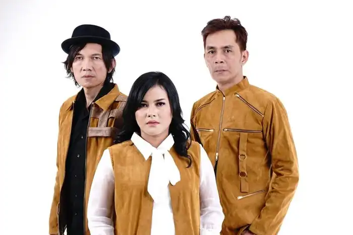 Lirik Lagu 'Hujan' - Utopia - Sonora.id