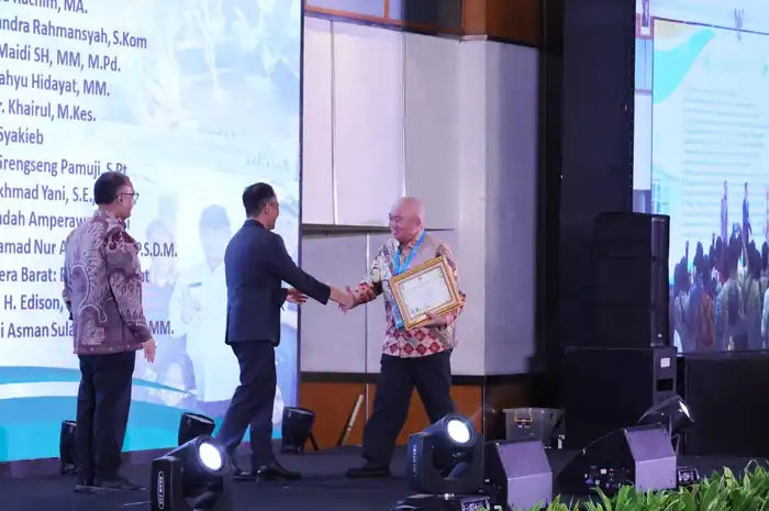 Membanggakan, Gubernur Kalsel Raih Penghargaan Pembina ProKlim Tahun ...