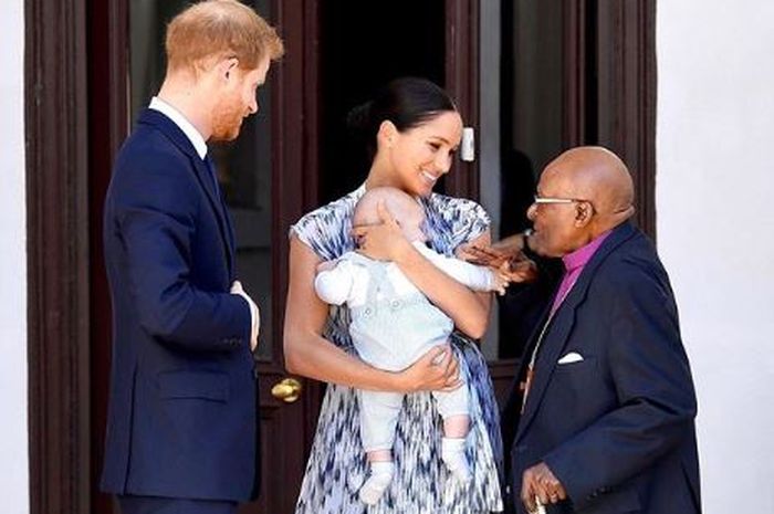 Bayi Archie Mulai Debut Pertamanya dalam Tur Kerajaan di Afrika - Sonora.id