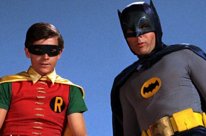 Aktor Batman 60-an Ini Ungkap Dirinya Harus Konsumsi Pil Untuk ...