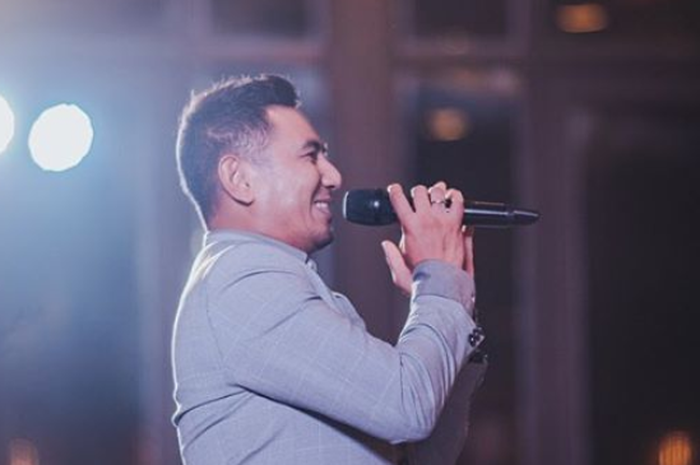 Saking CIntanya, Ini Chord dan Lirik Lagu ‘Aku Bertahan’ Milik Rio ...