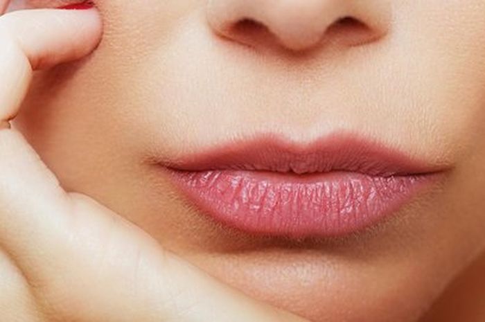 Faktor Penyebab Bibir Kering dan Pecah-Pecah Serta Cara Mengatasinya - Sonora.id