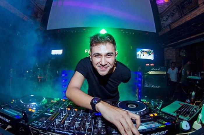 Sarah Keihl Lelang Keperawanan, Vicky Nitinegoro Lelang Keperjakaan ...