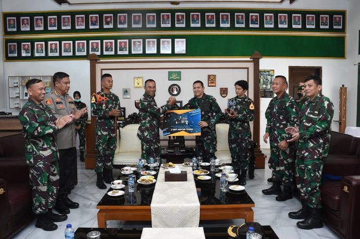 Reuni Perak ke-25, Alumni Akabri '95 Kunjungi Akademi Militer Magelang ...