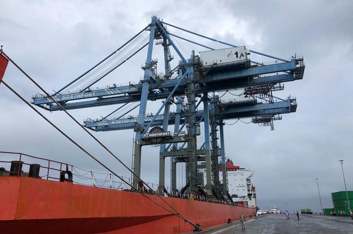 Pacu Pertumbuhan KTI, Pelindo Datangkan 2 Unit Container Crane - Sonora.id