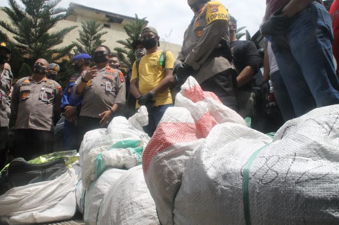 Berhasil Gagalkan Penyelundupan Sabu, Polda Kalsel Ungkap Kronologis - Sonora.id