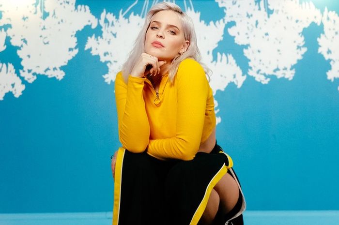 Lirik Lagu 'Problems' - Anne Marie, Lengkap dengan Terjemahan - Sonora.id