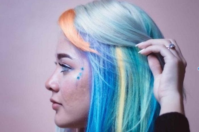 Pasti Berhasil! Begini Tips Mudah Mewarnai Rambut Sendiri Ala Salon ...