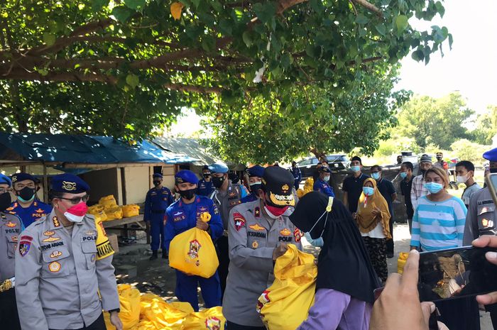 Alumni Akpol 93 Pesat Gatra Salurkan Bantuan 100 Paket Sembako Bagi ...