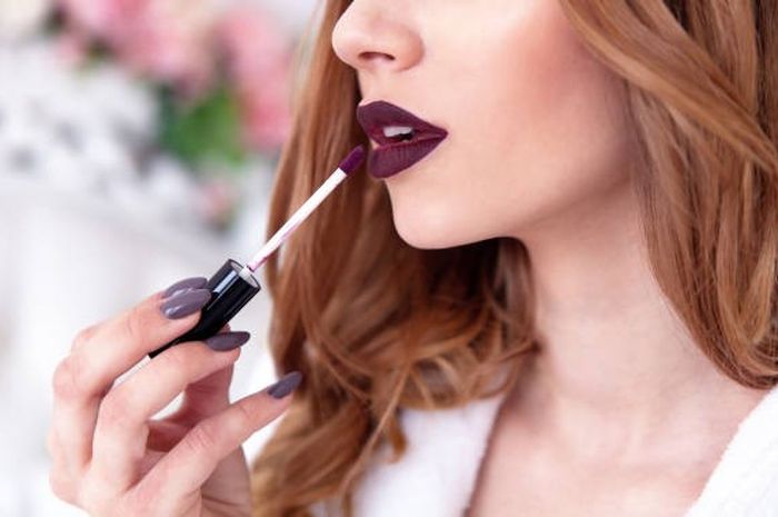 Pecinta Lipstik Matte? Yuk Simak 6 Tips Agar Bibir Tidak Kering - Sonora.id