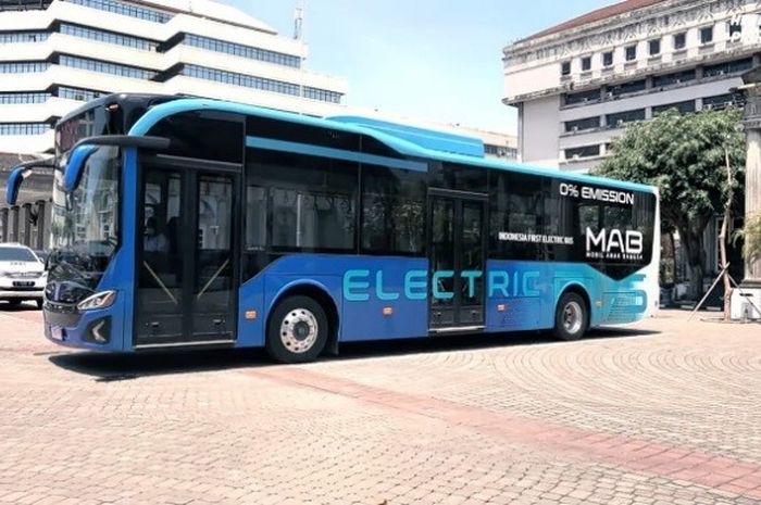 Wali Kota Semarang Uji Coba Bus Listrik dengan Berkeliling Kota ...