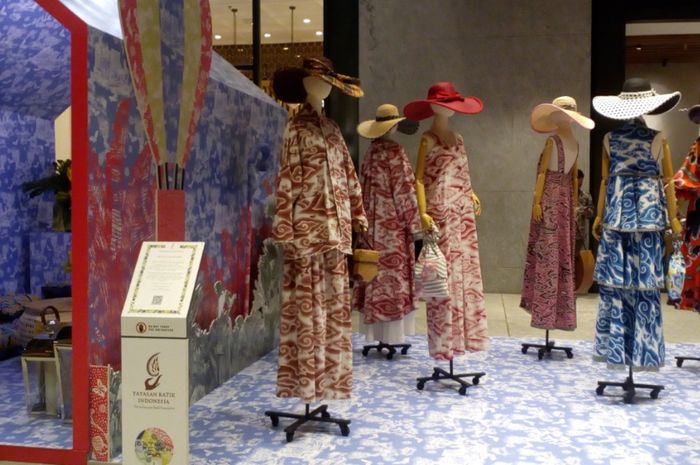 Yayasan Batik Indonesia (YBI) Menyelenggarakan Batik Fever Exhibition ...
