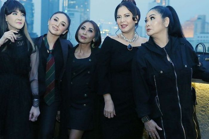 Kusayangi Ibu, Kucintamu Selalu, Lirik Lagu 'Ibu' - Rumpies - Sonora.id