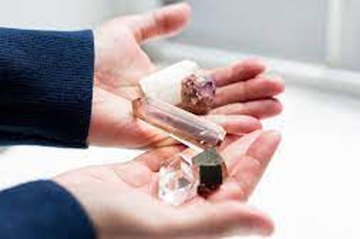 Obat Alternatif! 5 Batu Kristal Ini Bantu Healing dari Sakit Mental ...