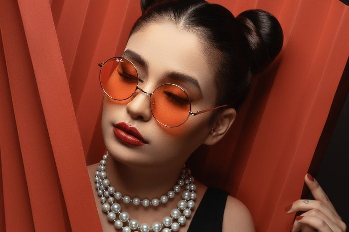 5 Pilihan Model Kacamata yang Bakal Kece Badai Dipakai di Musim Panas ...