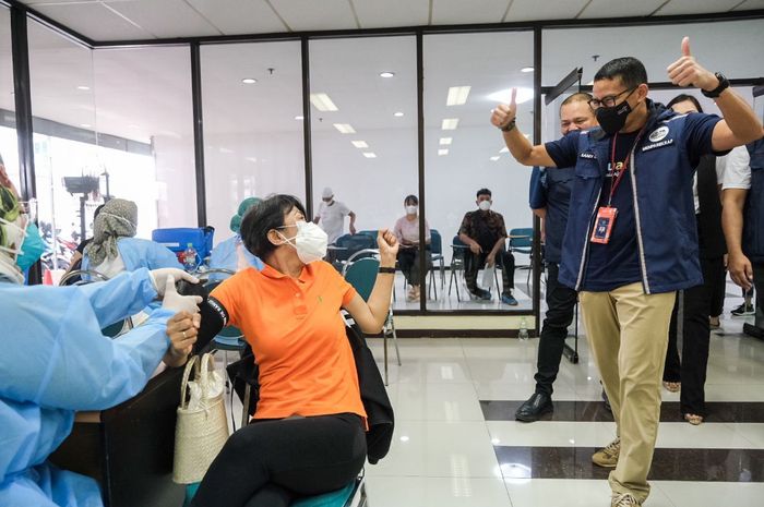 Wujudkan Kebangkitan Ekonomi Kemenparekraf Hadirkan Sentra Vaksinasi