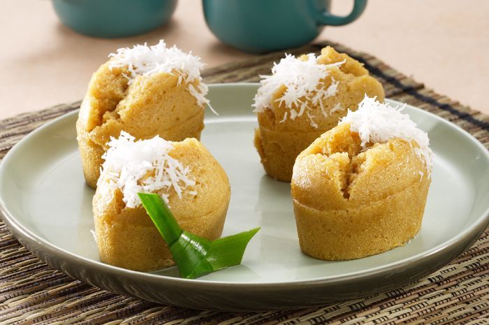 Resep Kue Apem Kukus Lembut, Cocok untuk Teman Ngemil Weekend Ini ...