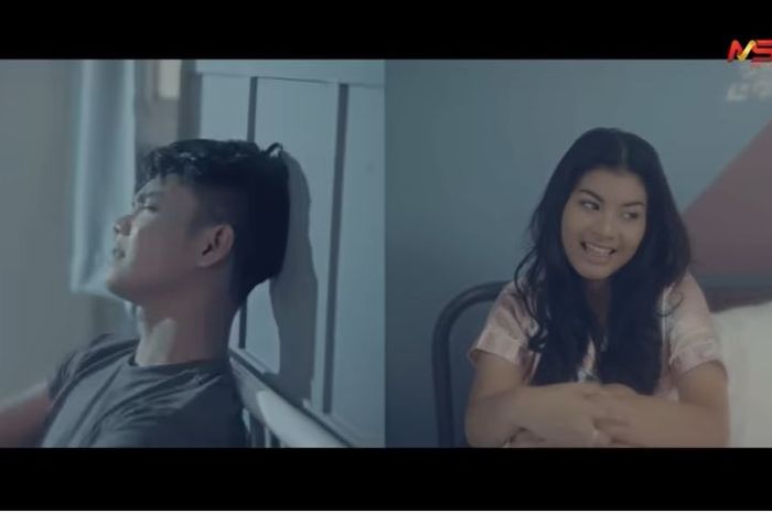 Lirik Lagu ‘Senyum Dibalik Senja’ – Tri Suaka Feat Nabila Maharani - Sonora.id