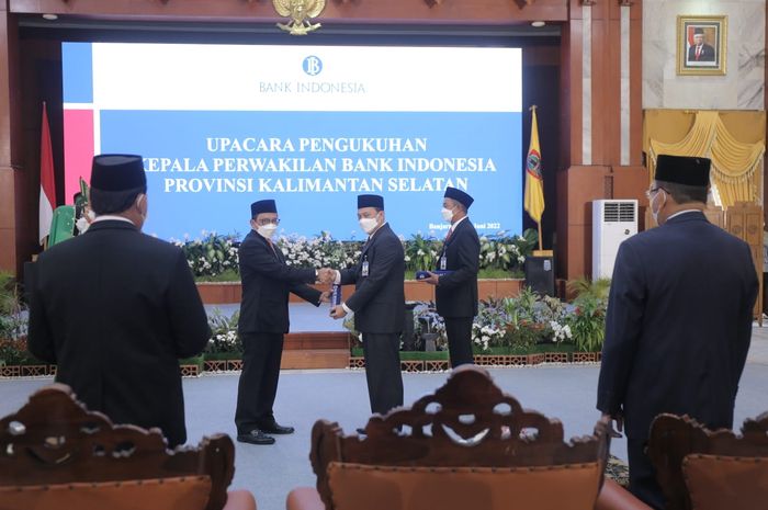 Dikukuhkan Menjadi Kepala Perwakilan BI Kalsel, Imam Subarkah Dibebani ...
