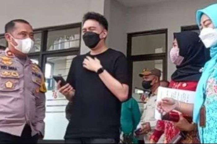 'Saya tak bermaksud menghina agama manapun' Pemilik Usaha Nasi Padang Babi Minta Maaf Setelah ...