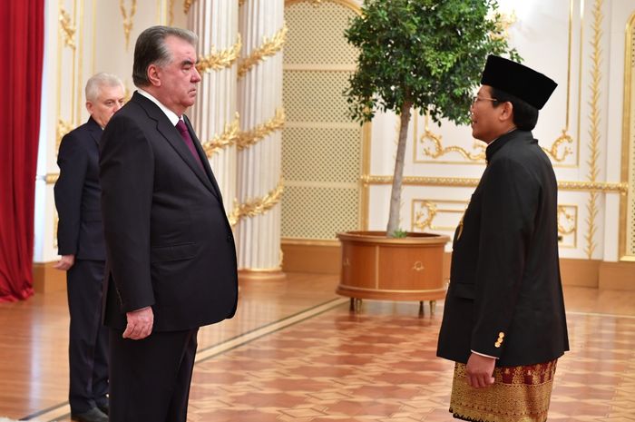 Duta Besar Fadjroel Rachman Menyerahkan Surat Kepercayaan Kepada ...