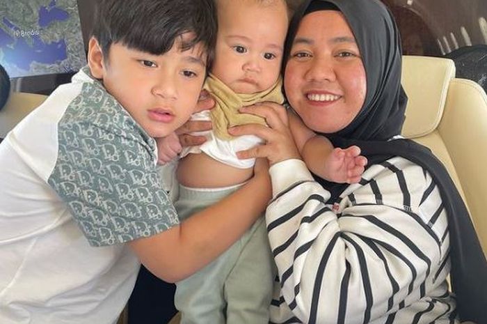 FANTASTIS! Ini 5 Asisten Artis dengan Gaji Tertinggi, PNS Kalah Jauh ...