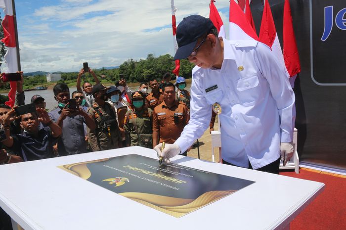 Resmikan Jembatan Melawi II, Gubernur Kalbar Harap Bisa Wujudkan ... Resmikan Jembatan Melawi II, Gubernur Kalbar Harap Bisa Wujudkan ...